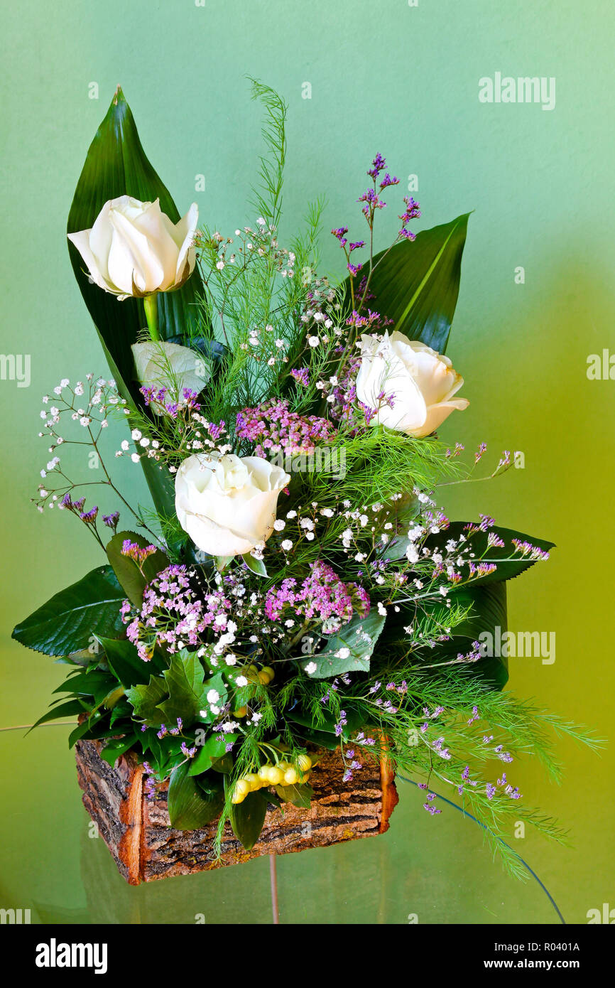 Three white roses in weeding flower arrangement Stock Photo - Alamy