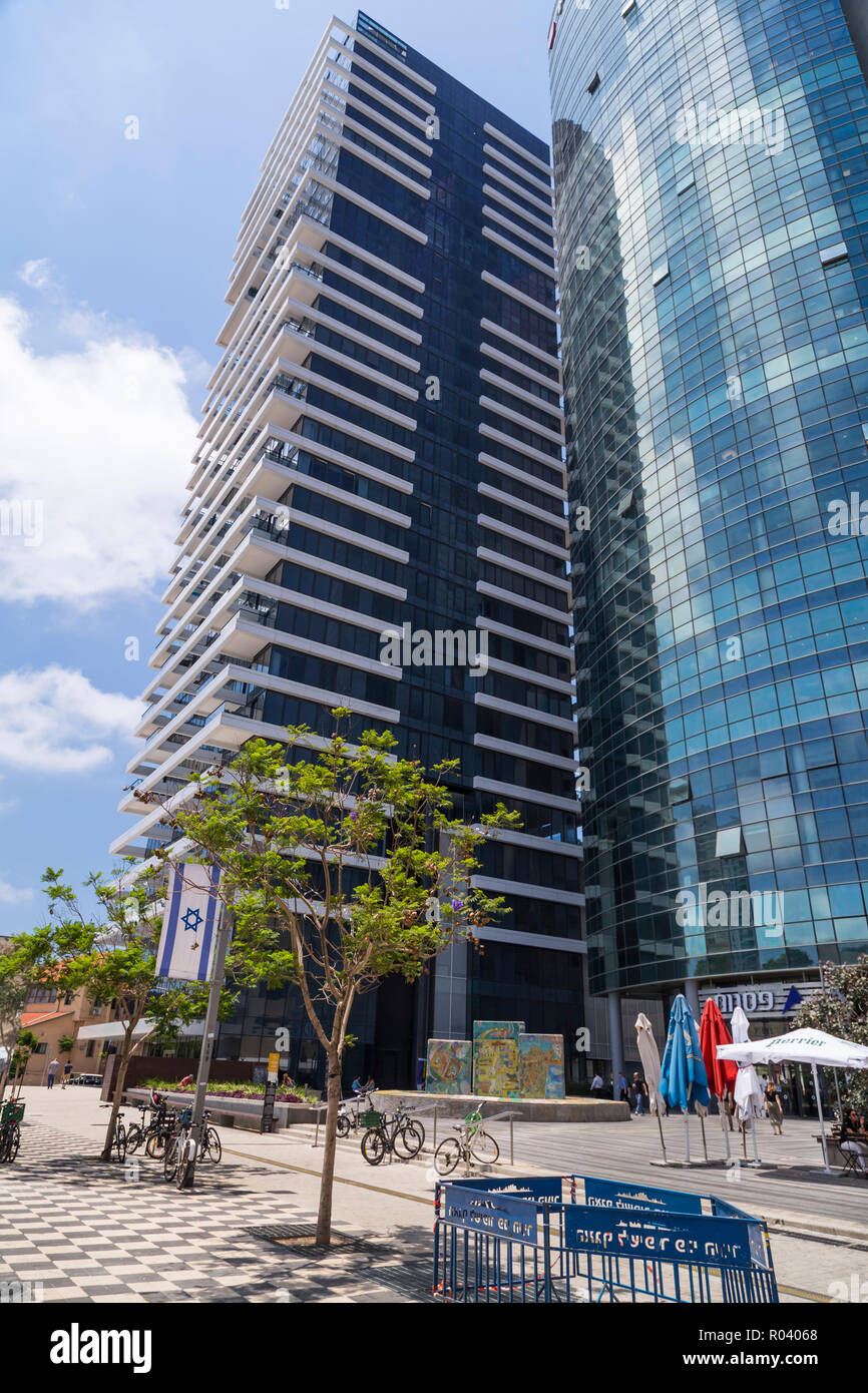 Downtown and modern streets hi-res stock photography and images - Alamy