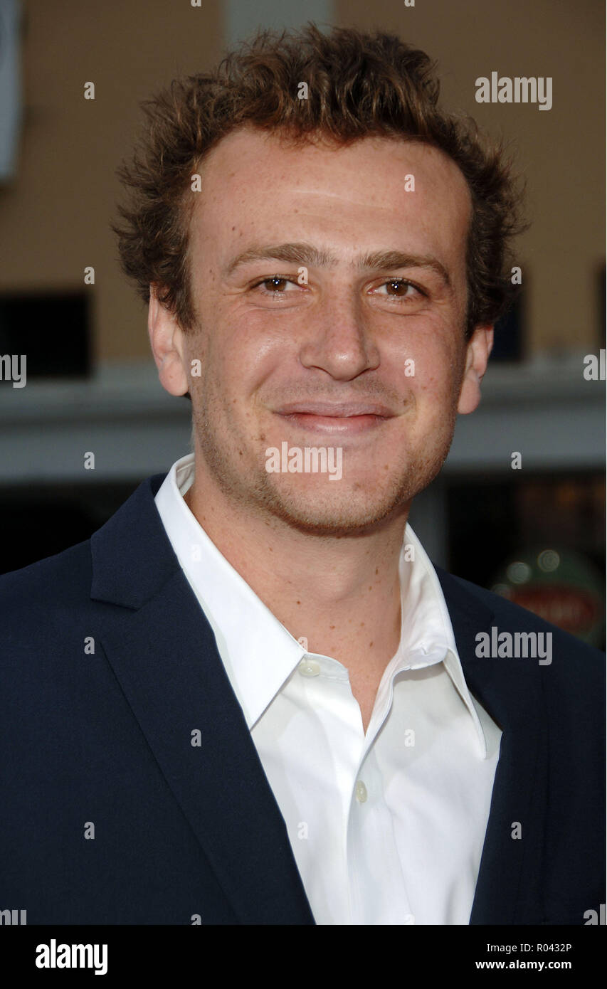 Jason Segel arriving at KNOCKED UP Premire at the Westwood Village ...