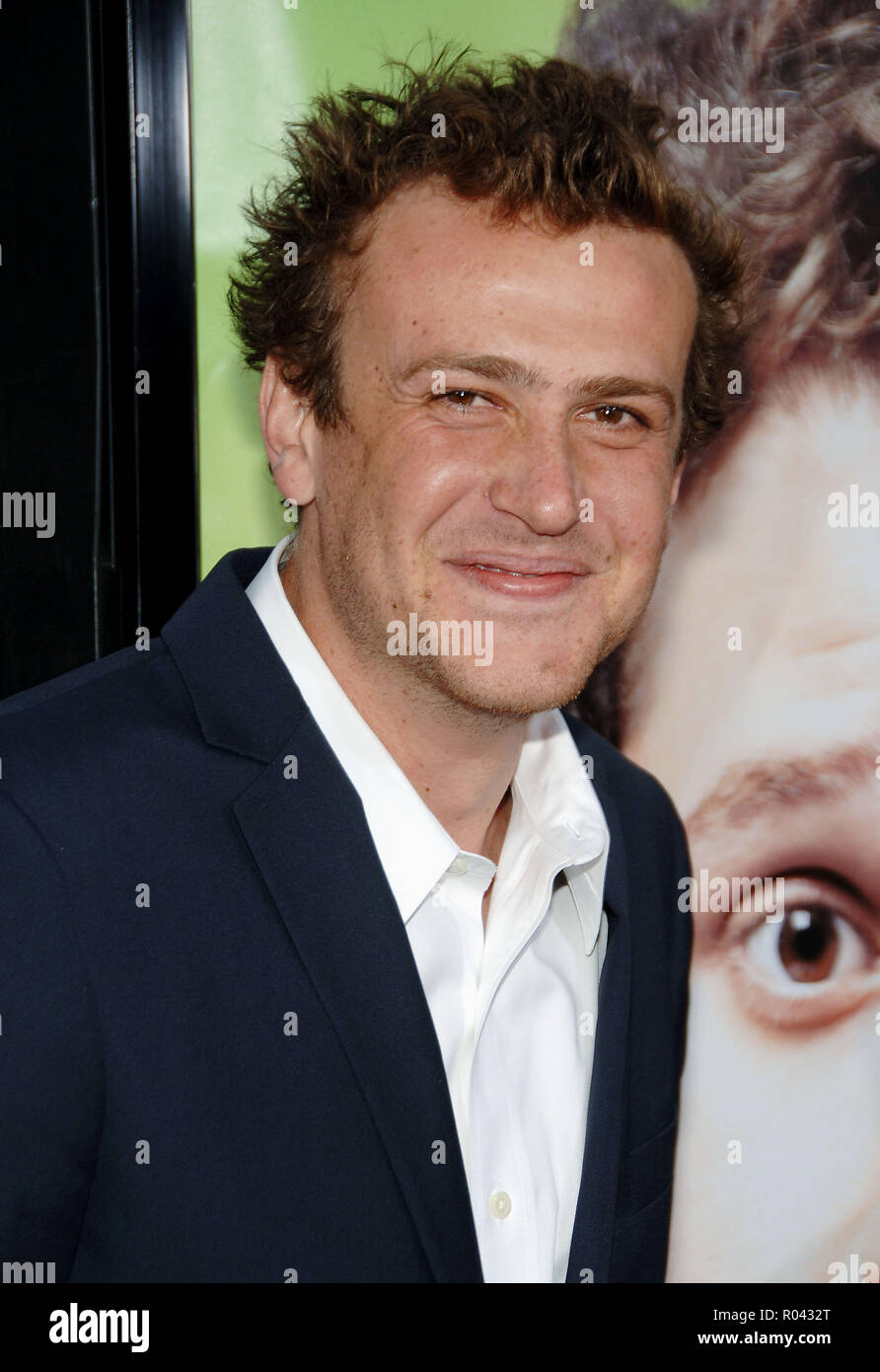 Jason Segel arriving at KNOCKED UP Premire at the Westwood Village ...