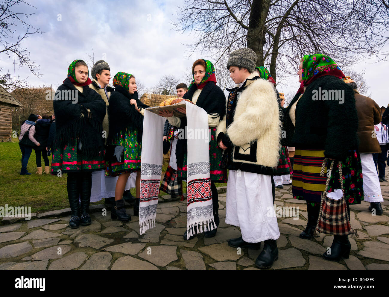 Romanians celebrating culture hi-res stock photography and images - Alamy