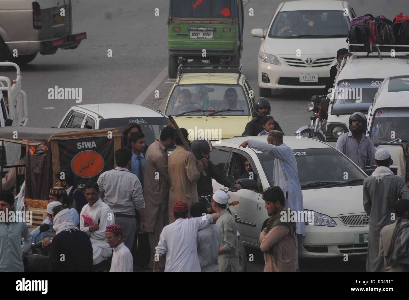 Supporters of a Pakistani religious group Tehreek Labik Pakistan block ...