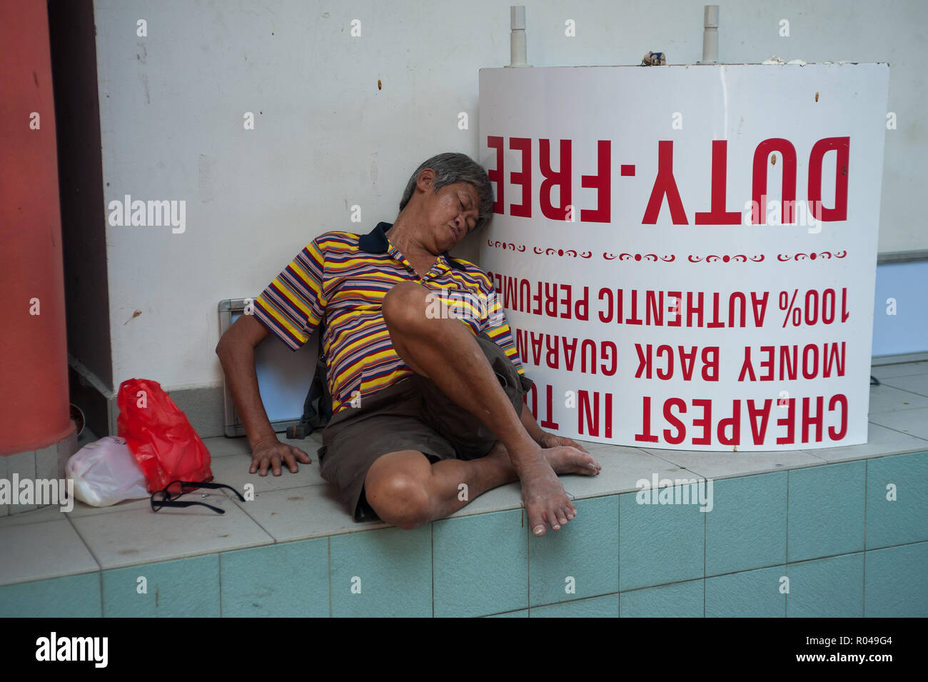 Singapore, Republic of Singapore, man sleeping in Chinatown Stock Photo ...