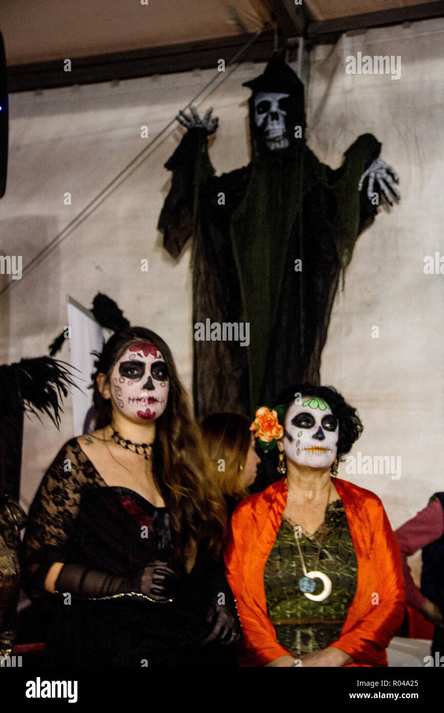Spain. 31st Oct, 2018. A Katrina mask in the Halloween Party in Gijon ...