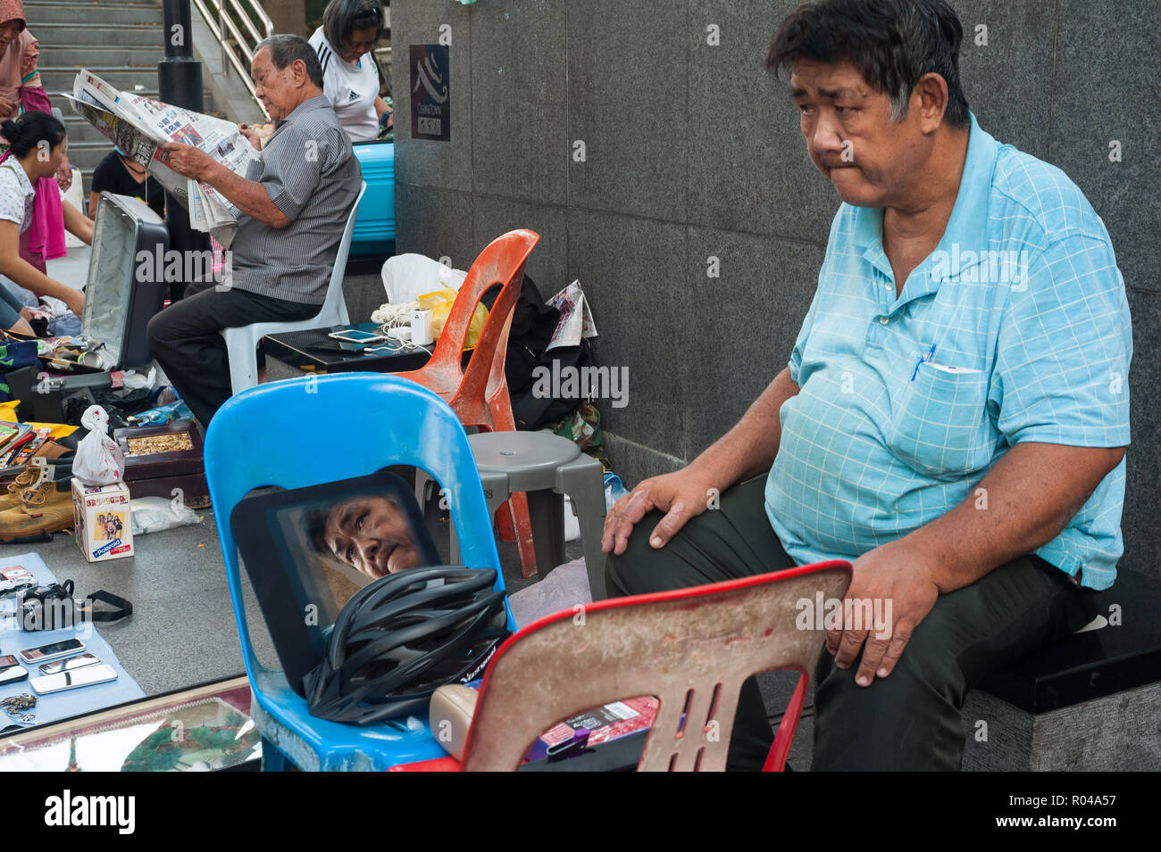 Republic of Singapore, flea market in Chinatown Stock Photo - Alamy