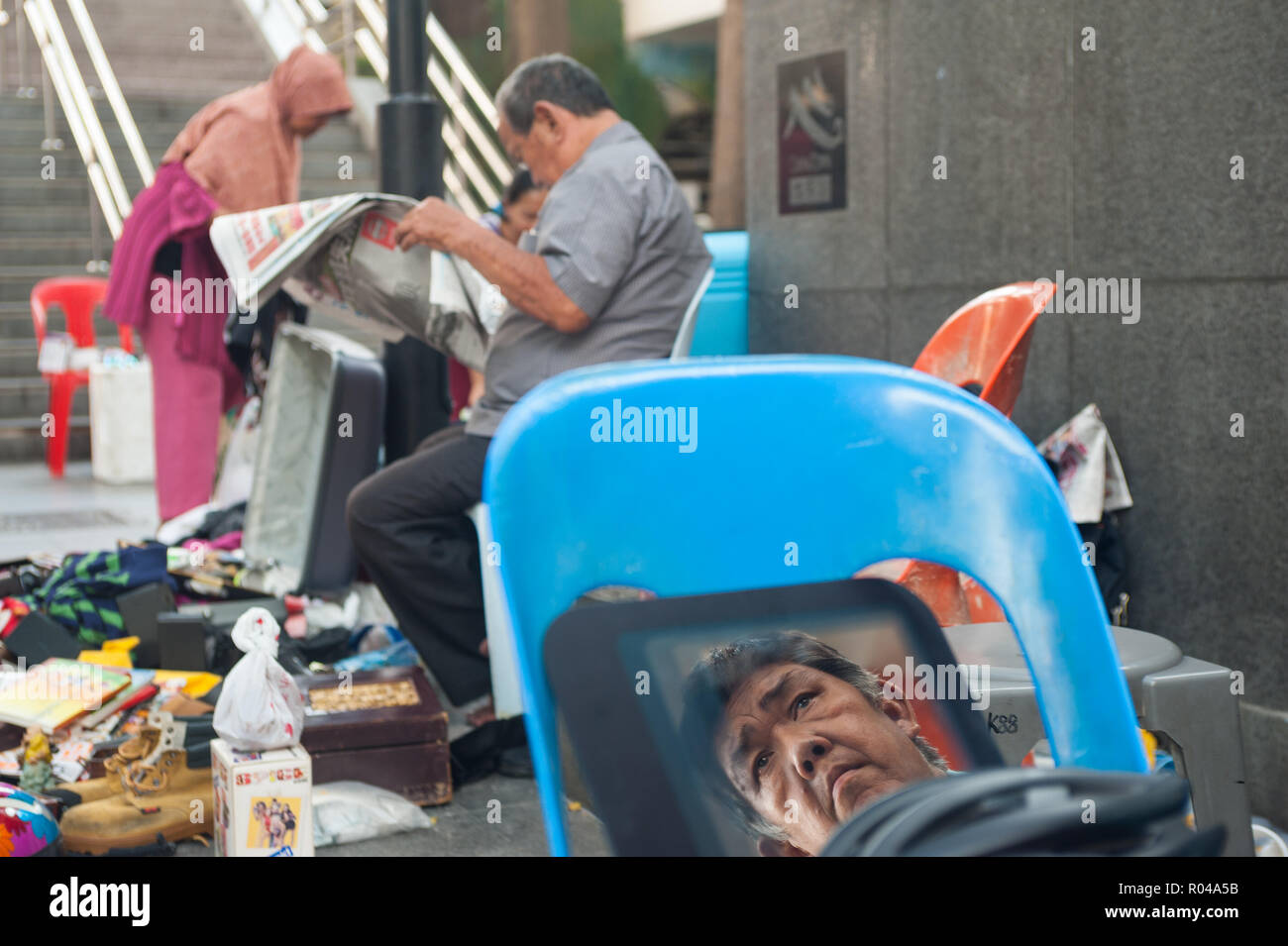 Republic of Singapore, flea market in Chinatown Stock Photo - Alamy