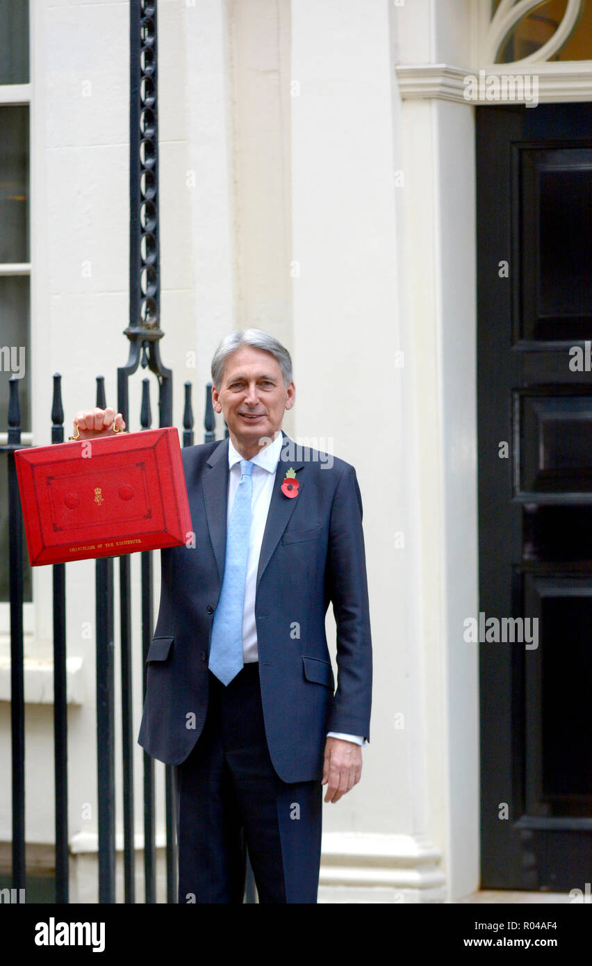 Philip hammond red box 2018 hi-res stock photography and images - Alamy