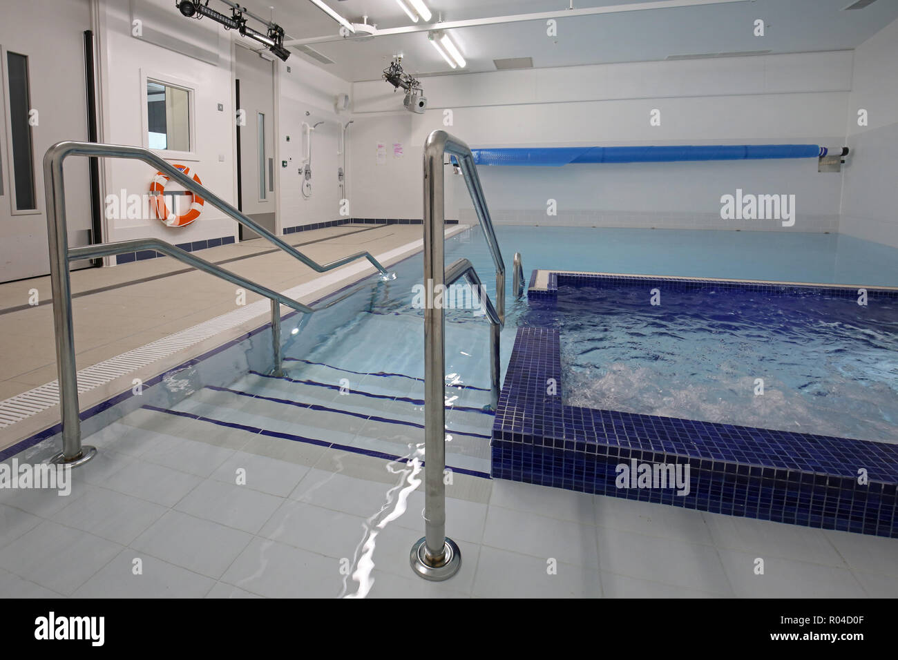 School swimming pool uk hi-res stock photography and images - Alamy