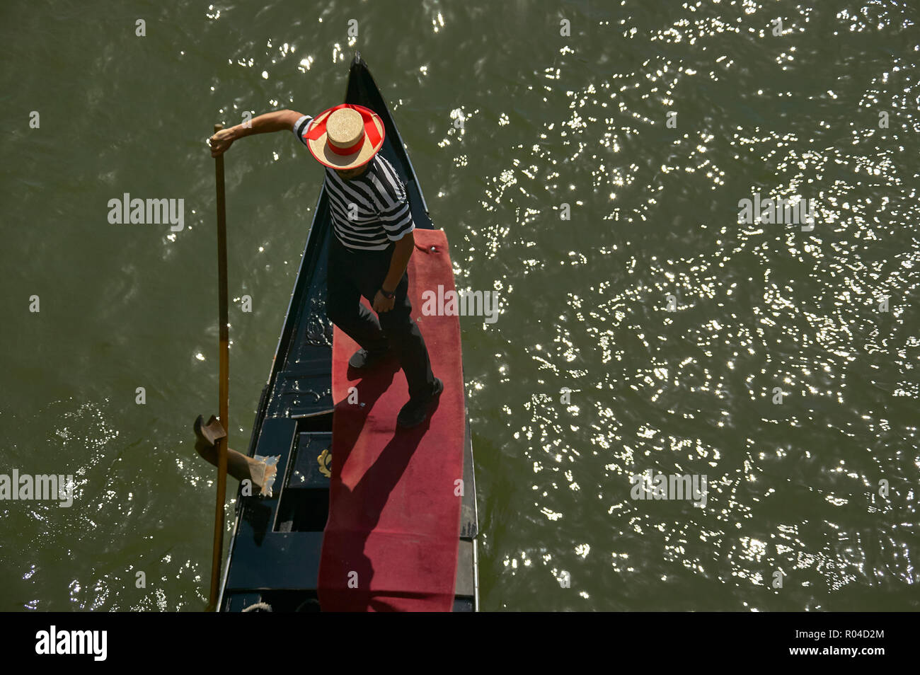 Gondolier who rests his Venetian gondola taken from above Stock Photo ...