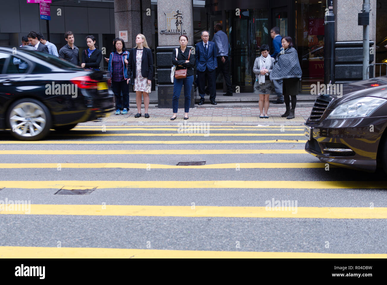 Pedestrian crossing on busy road hi-res stock photography and images ...