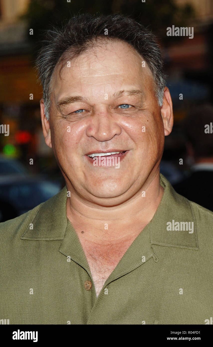 Ed O Ross arriving at the Six Feet Under 5th and Final Season at the ...