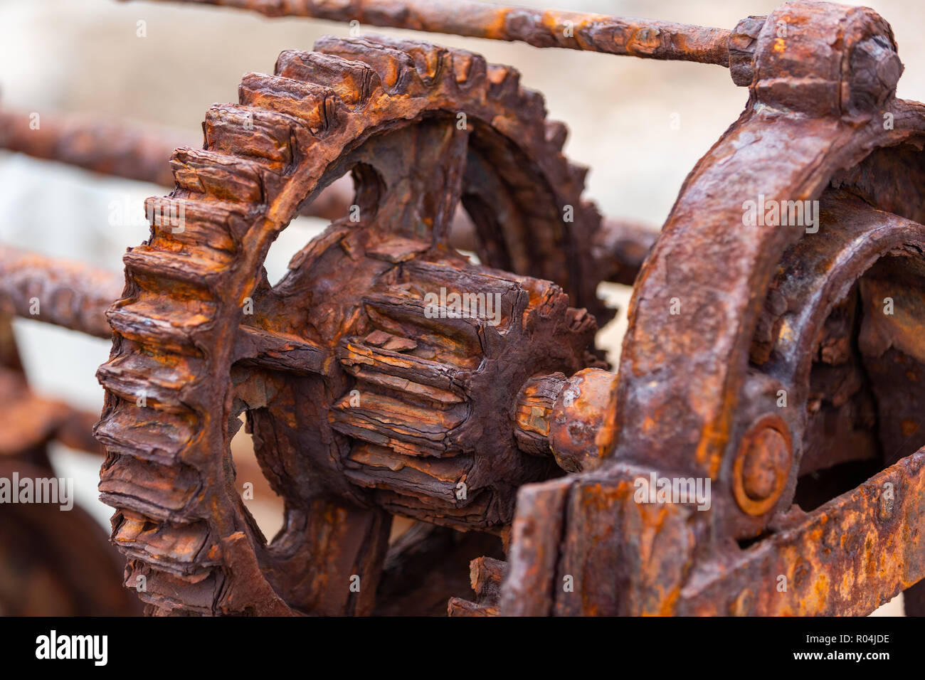 Old rusted gears hi-res stock photography and images - Alamy