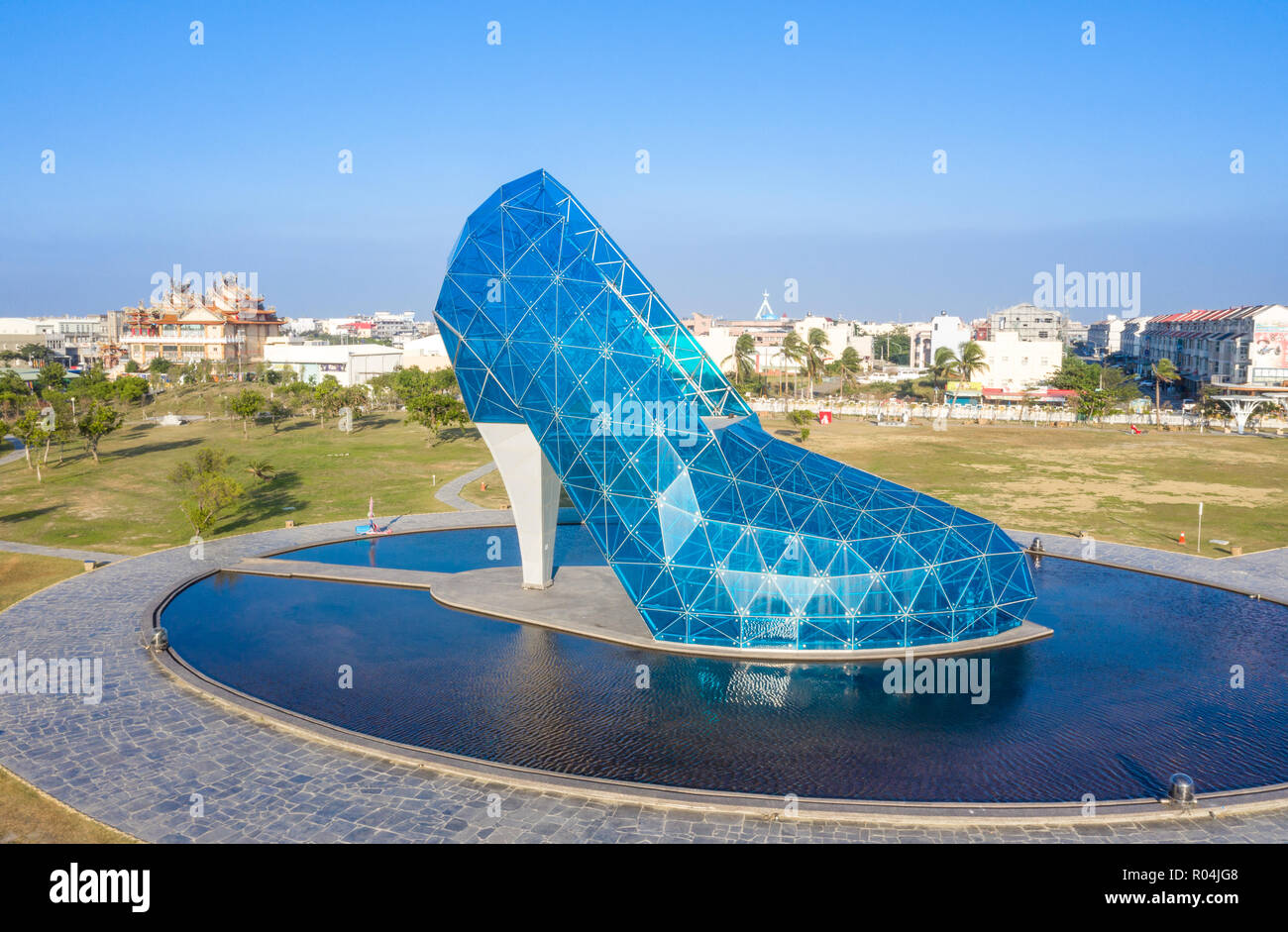House shaped like shoe hi-res stock photography and images - Alamy