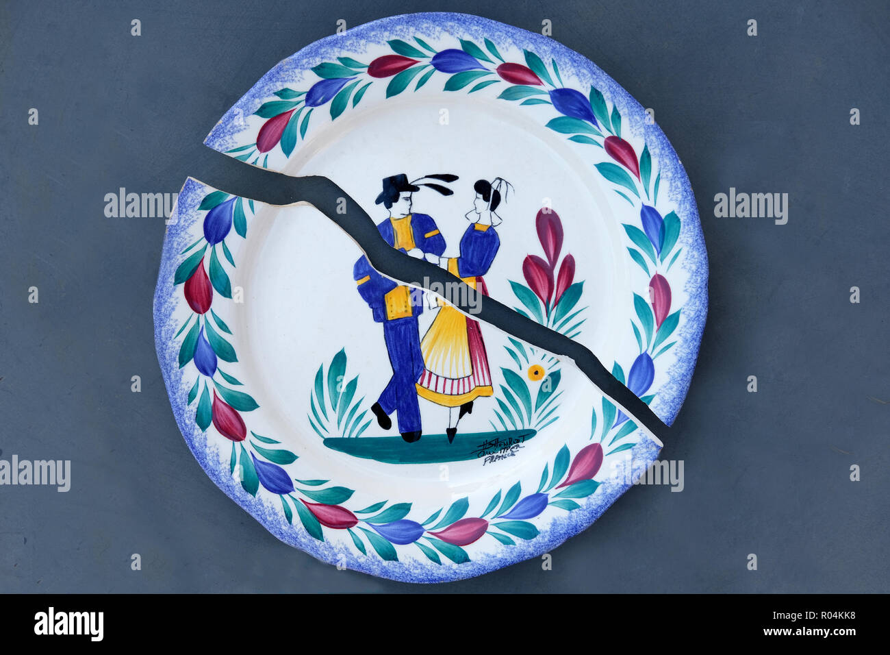 A broken or cracked plate Stock Photo - Alamy