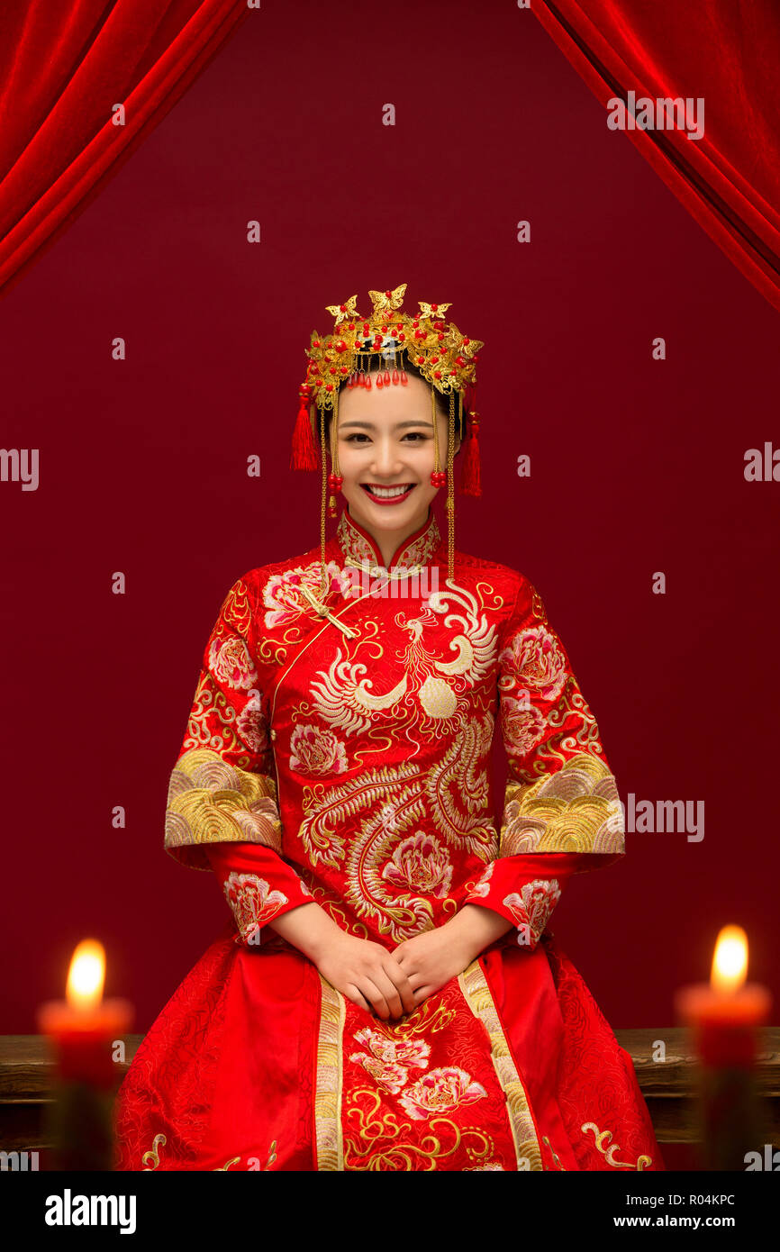 Beautiful bride costume Stock Photo - Alamy