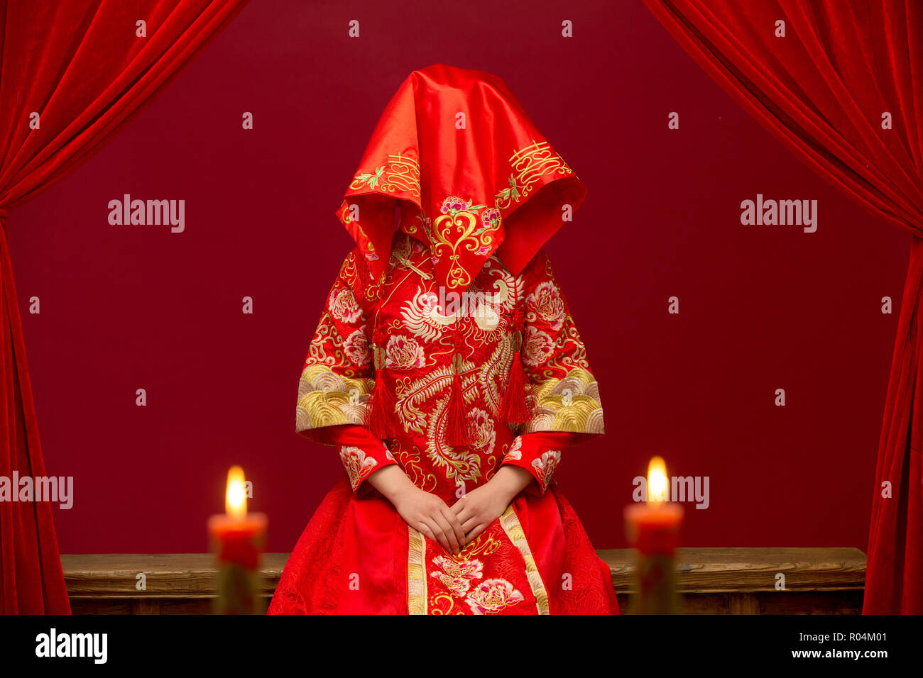 Chinese bride veil traditional hi-res stock photography and images - Alamy