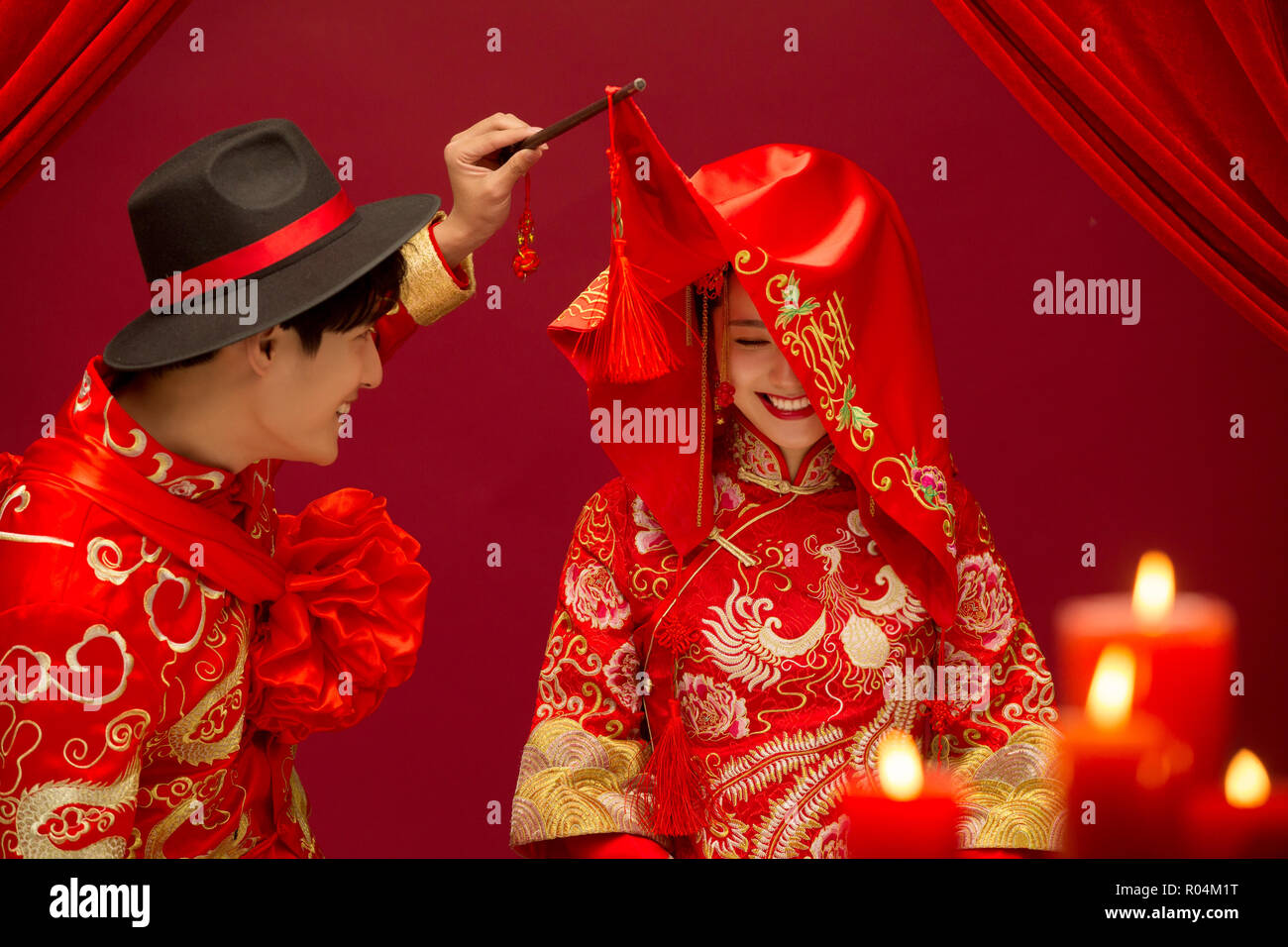 Chinese bride veil traditional hi-res stock photography and images - Alamy