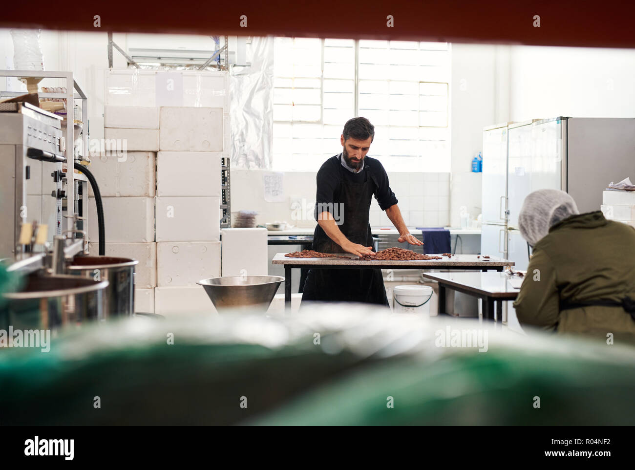 Food quality control factory worker hi-res stock photography and images ...