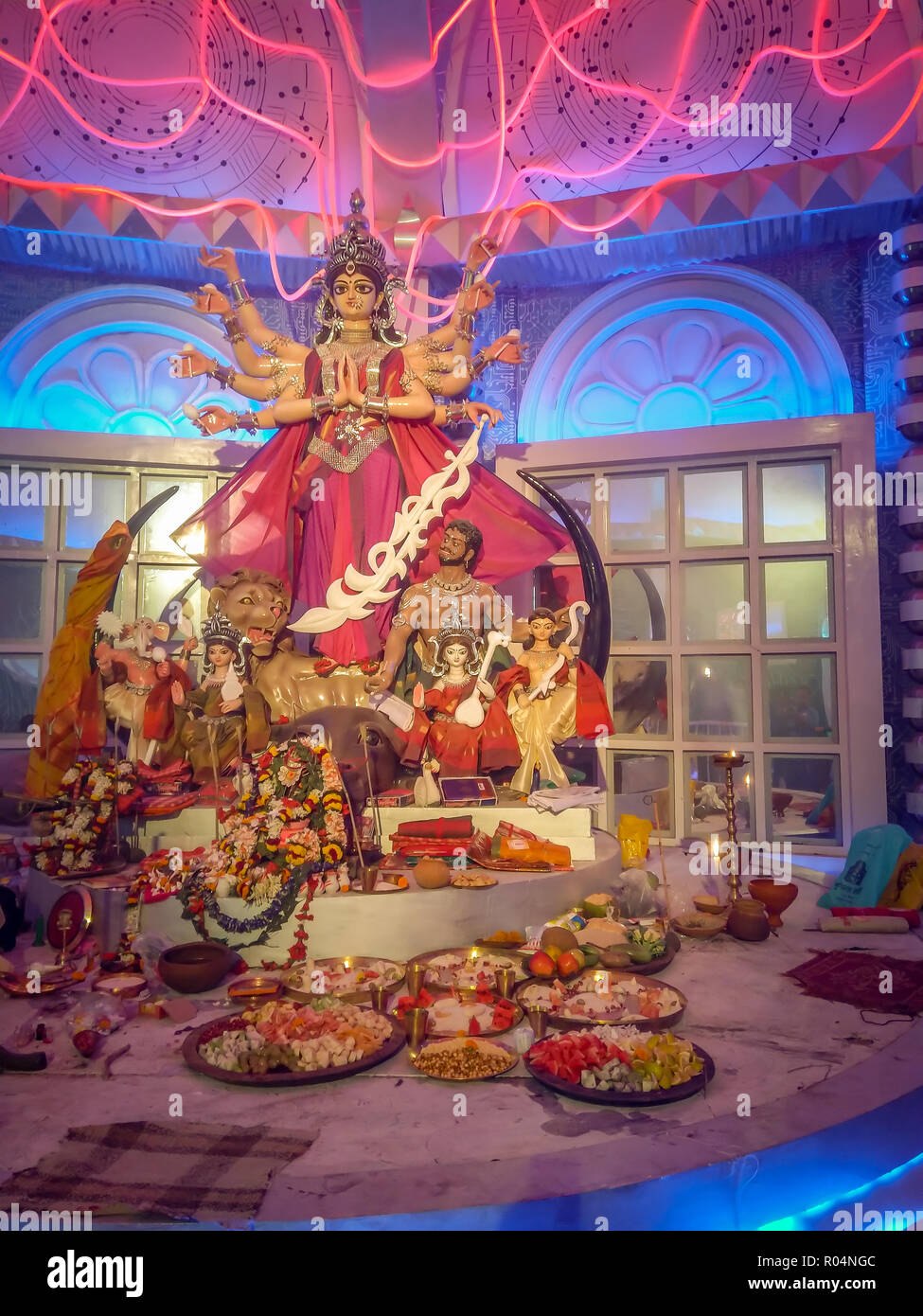 Kolkata durga puja temple hi-res stock photography and images - Alamy