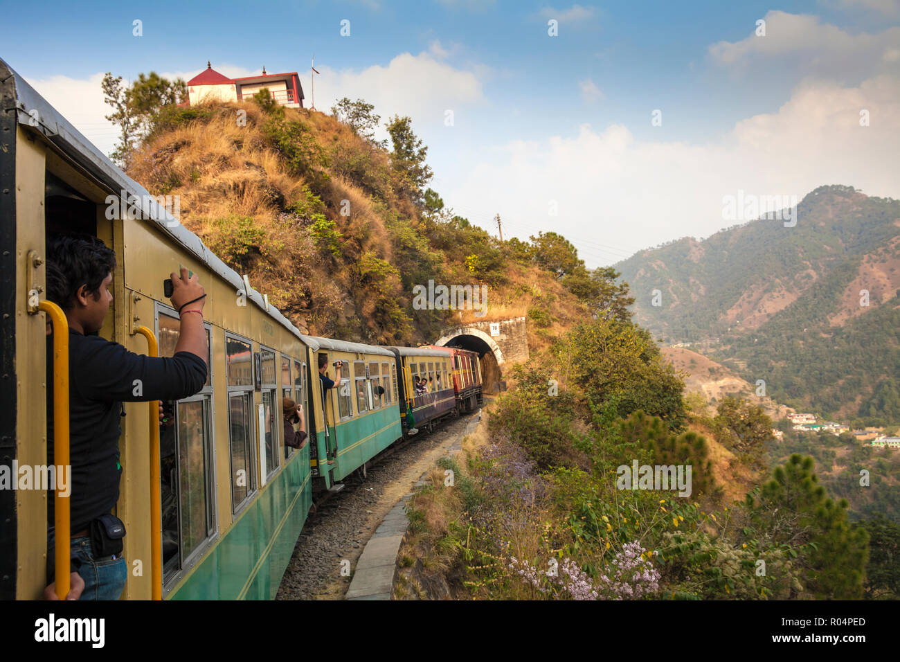 Kalka simla narrow gauge railway hi-res stock photography and images ...