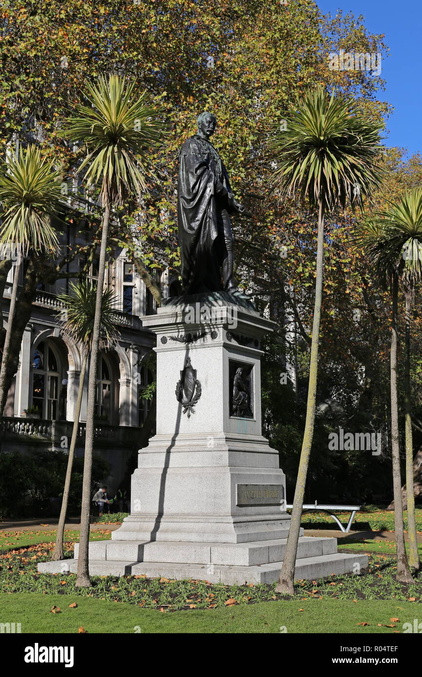 Sir Henry Bartle Frere statue, Whitehall Gardens, Victoria Embankment ...