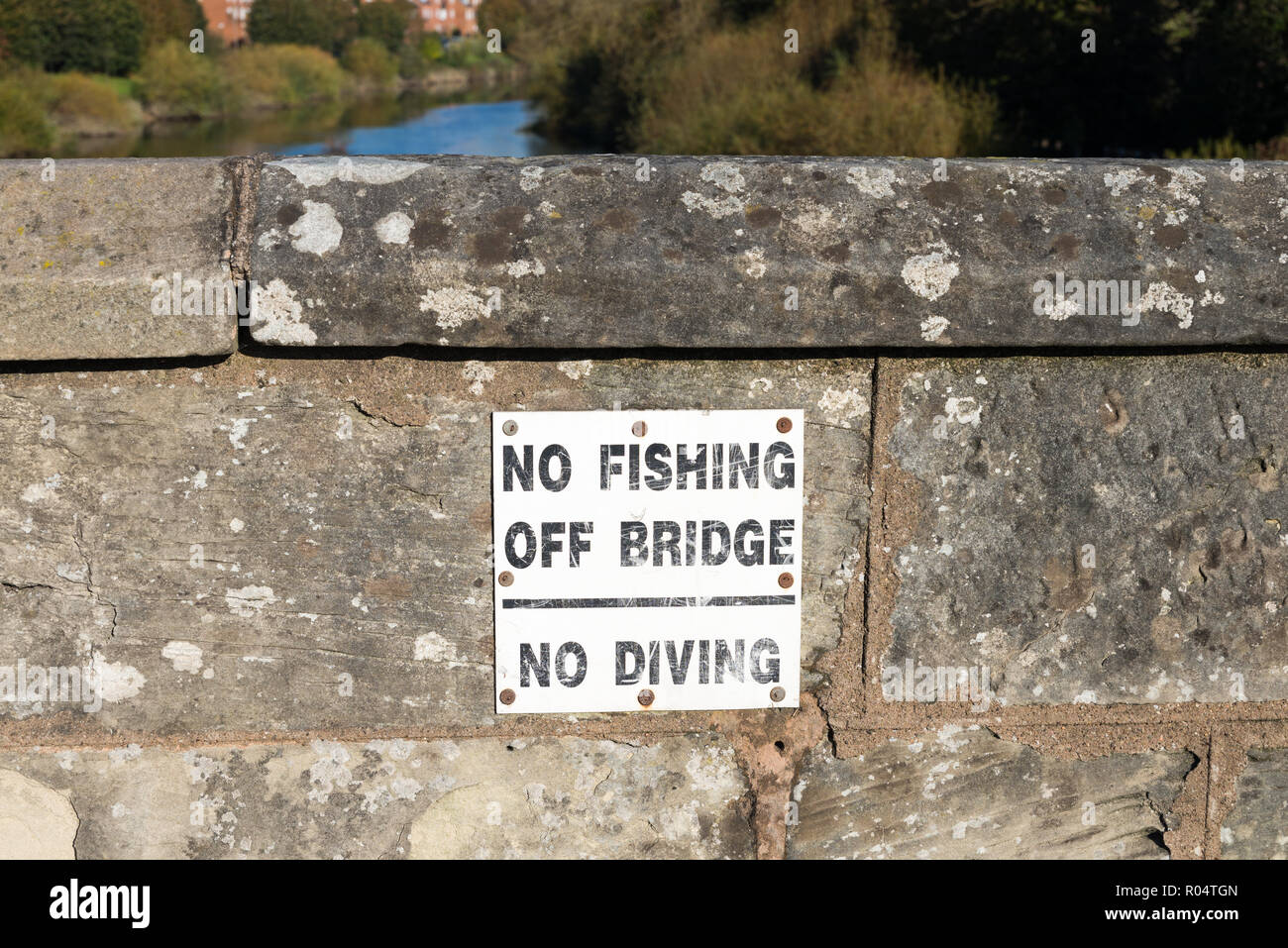 Bridge warning sign hi-res stock photography and images - Alamy