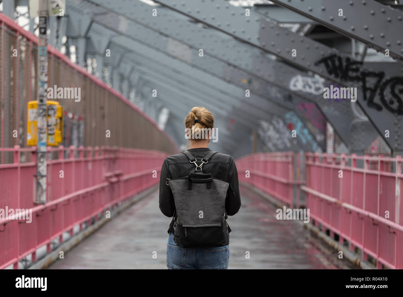 Williamsburg bridge path hi-res stock photography and images - Alamy