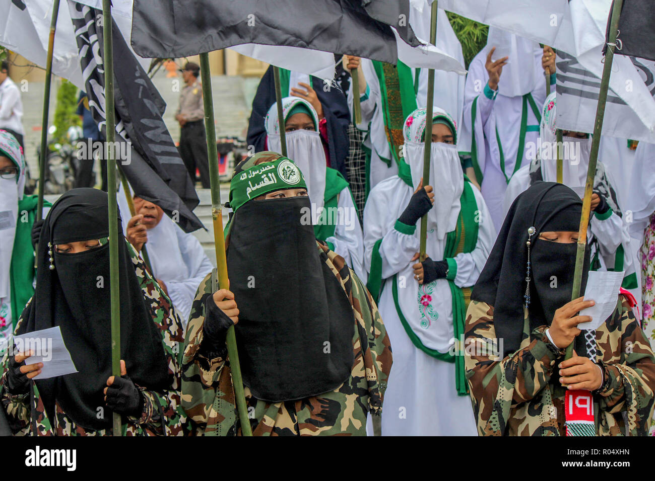 Female protesters seen holding flags during the protest. Muslims ...