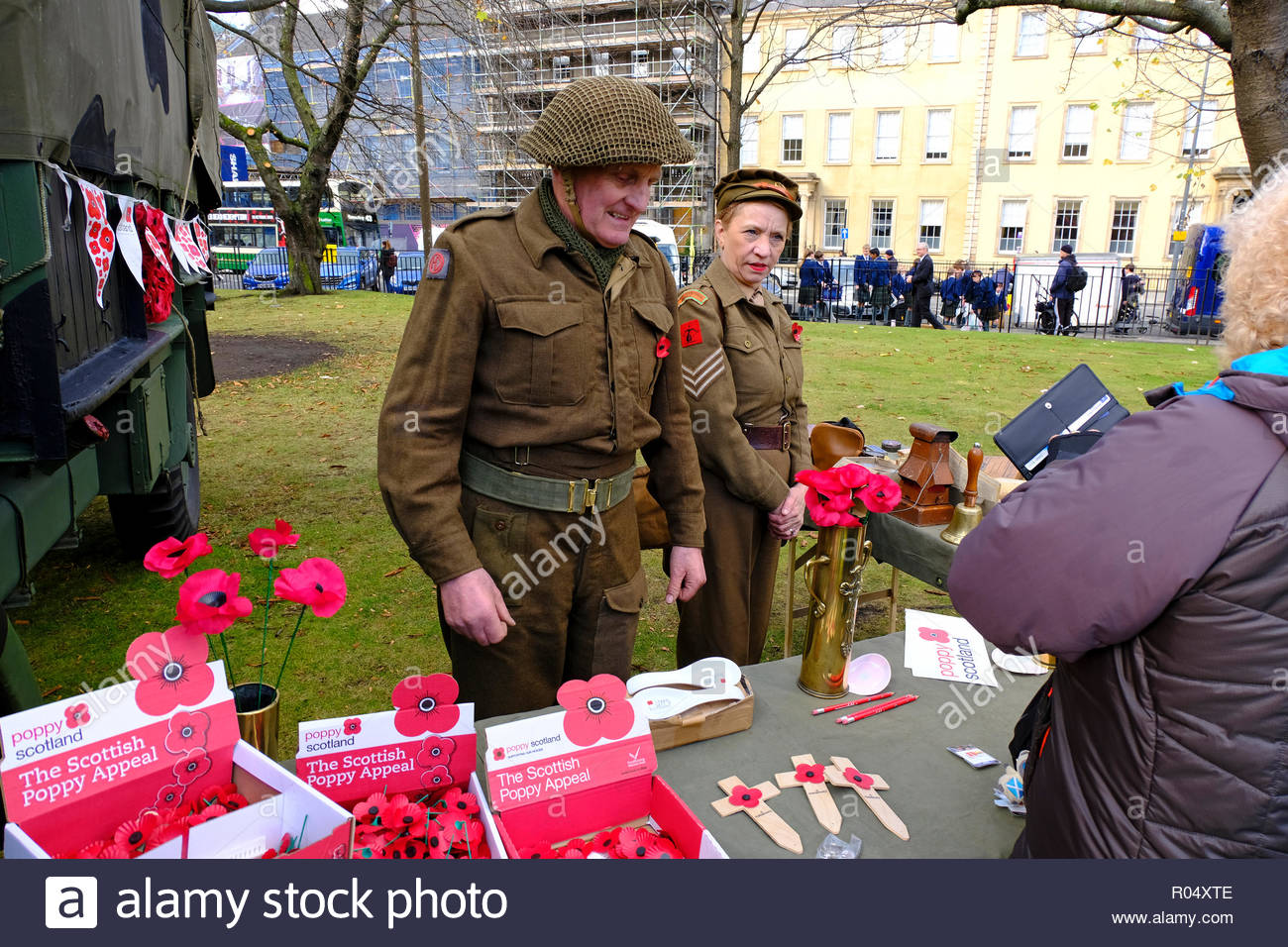 The volunteers square hi-res stock photography and images - Alamy