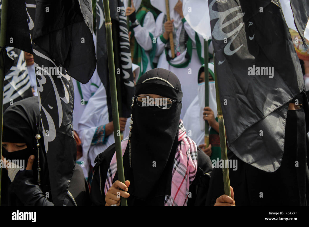 Islamic flag hi-res stock photography and images - Alamy