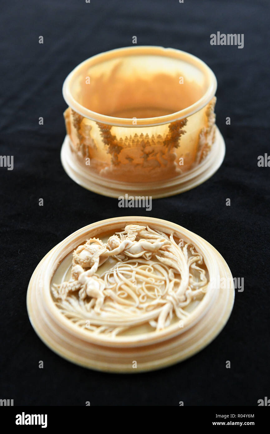 Ivory box hi-res stock photography and images - Alamy