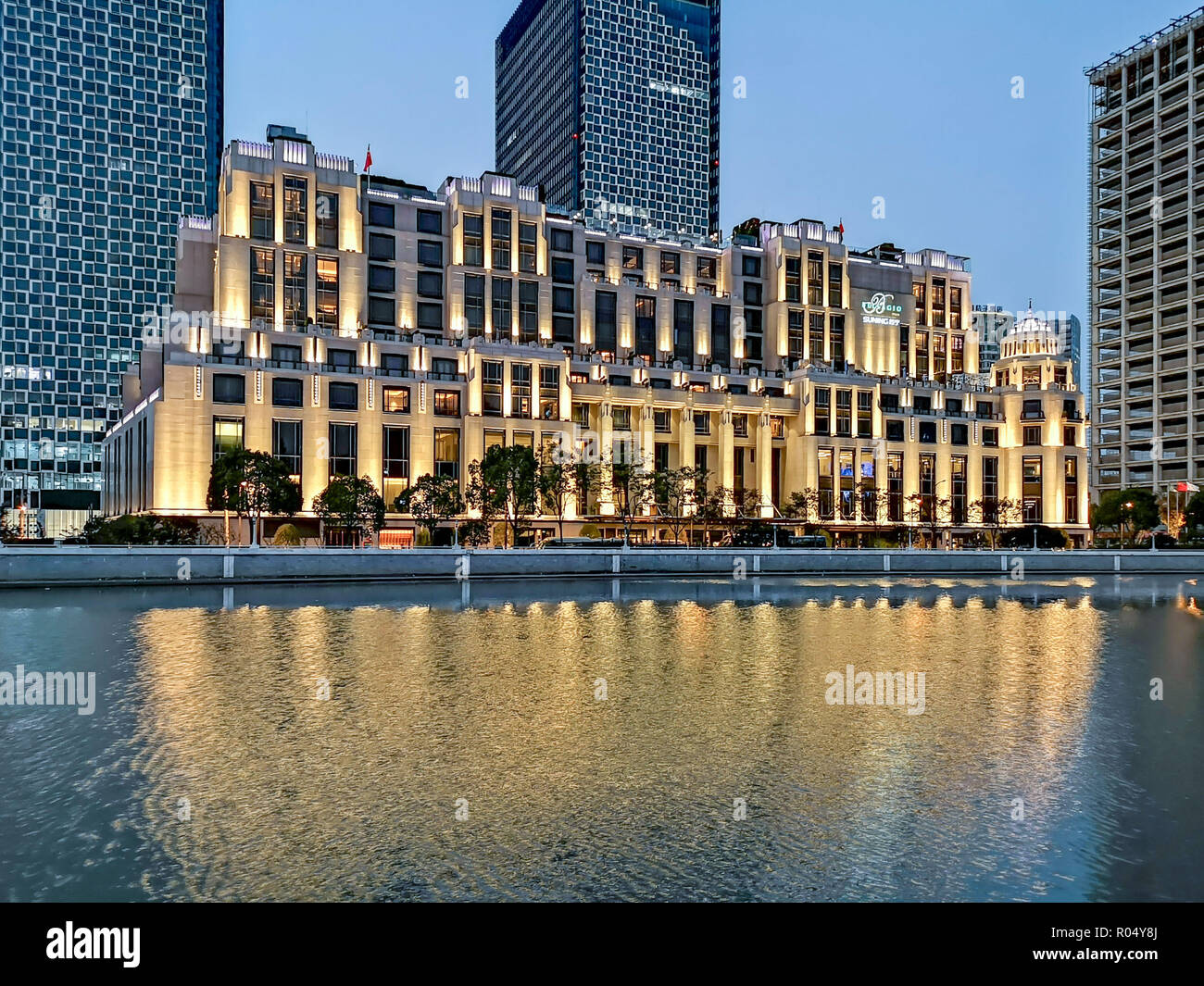 Shanghai, Shanghai, China. 1st Nov, 2018. Shanghai, CHINA-Night scenery ...