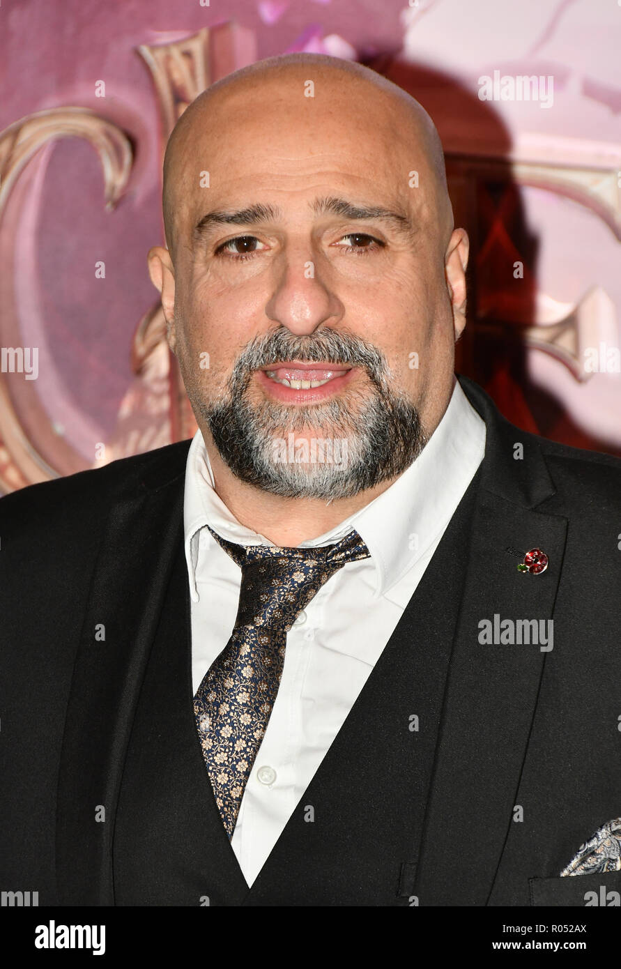 Comedian and actor omid djalili centre hi-res stock photography and ...