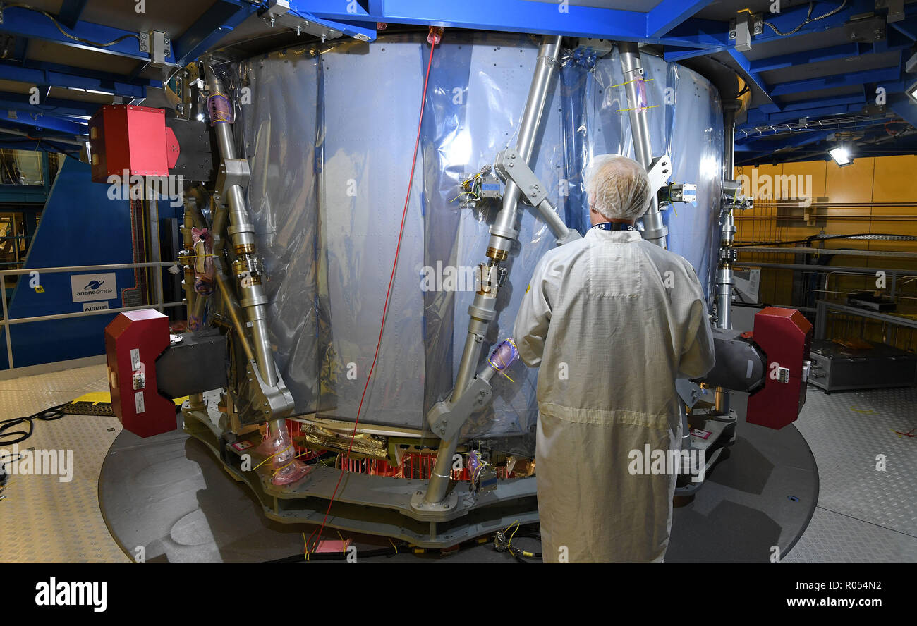 Bremen, Germany. 30th Oct, 2018. An Airbus employee is standing in ...