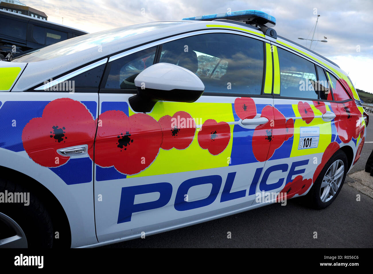 Royal car with poppies hi-res stock photography and images - Alamy