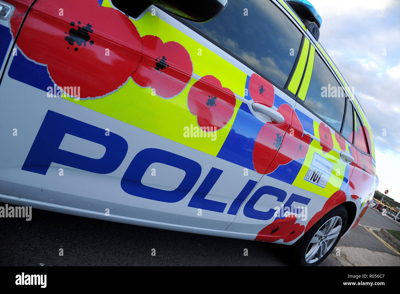 Royal car with poppies hi-res stock photography and images - Alamy