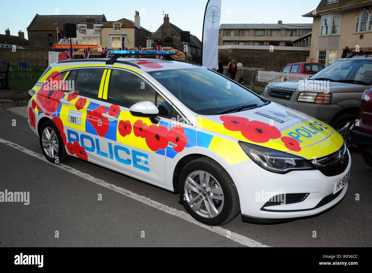 Poppy decorated police car hi-res stock photography and images - Alamy