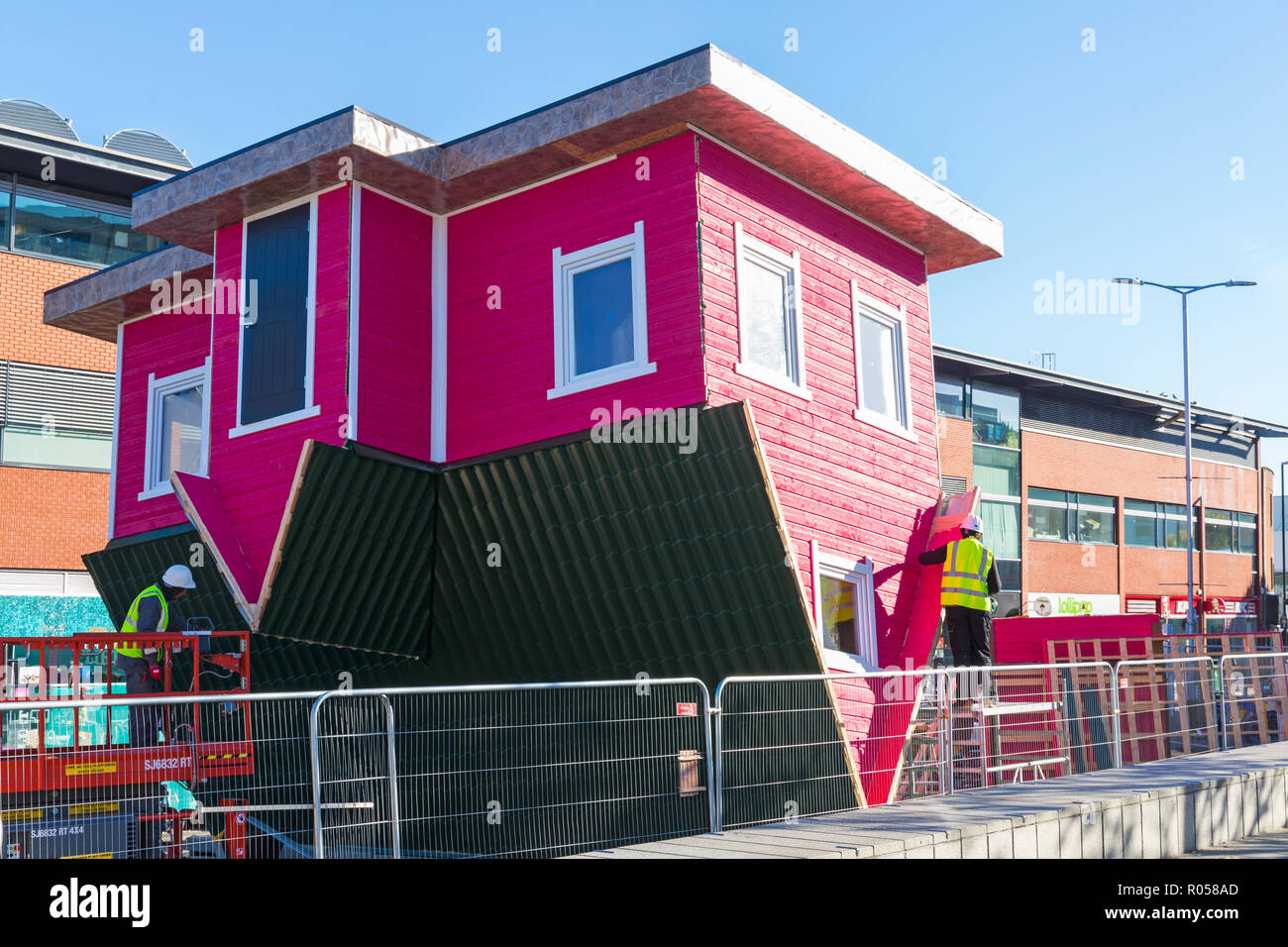 Bournemouth, Dorset, UK. 2nd Nov, 2018. The first upside down house ...
