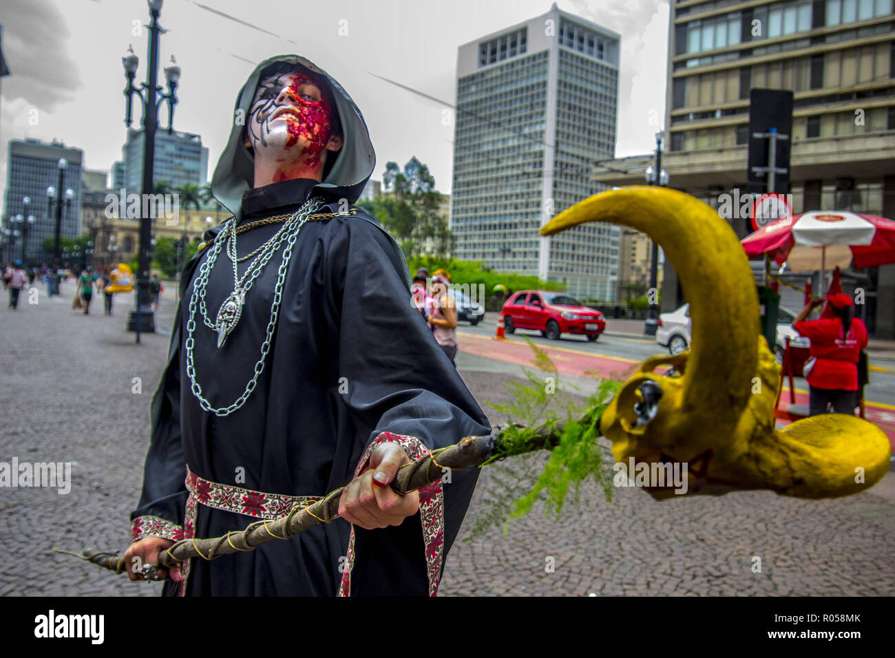 Sao Paulo, Brazil. 2nd Nov 2018. People take part in the annual Zombie ...