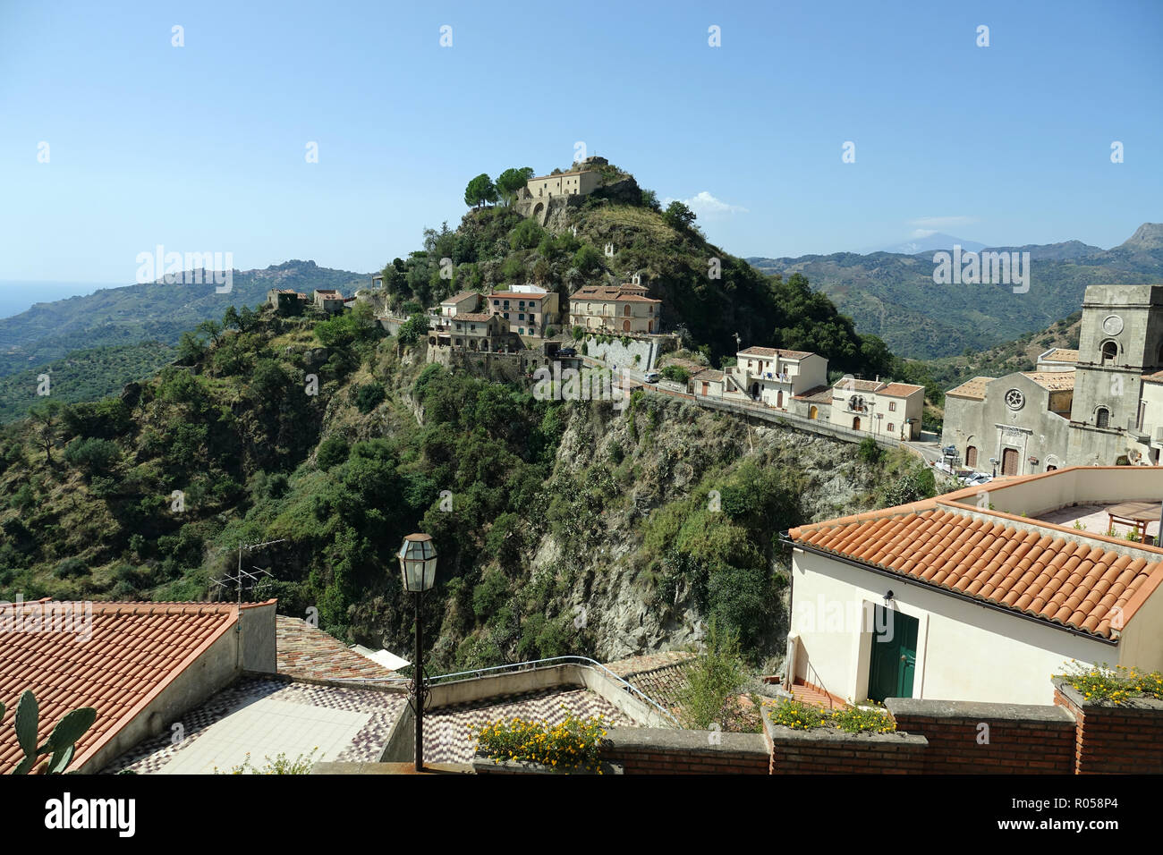 Savoca, Italien. 05th Sep, 2018. 05.09.2018, Italy, Savoca: View of the ...