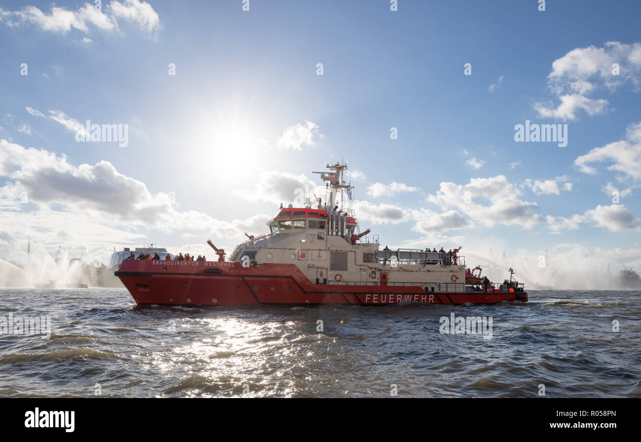 Fire fighting ship water spray hi-res stock photography and images - Alamy