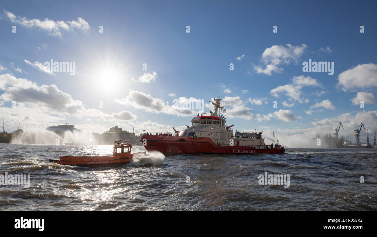 Fire fighting ship water spray hi-res stock photography and images - Alamy