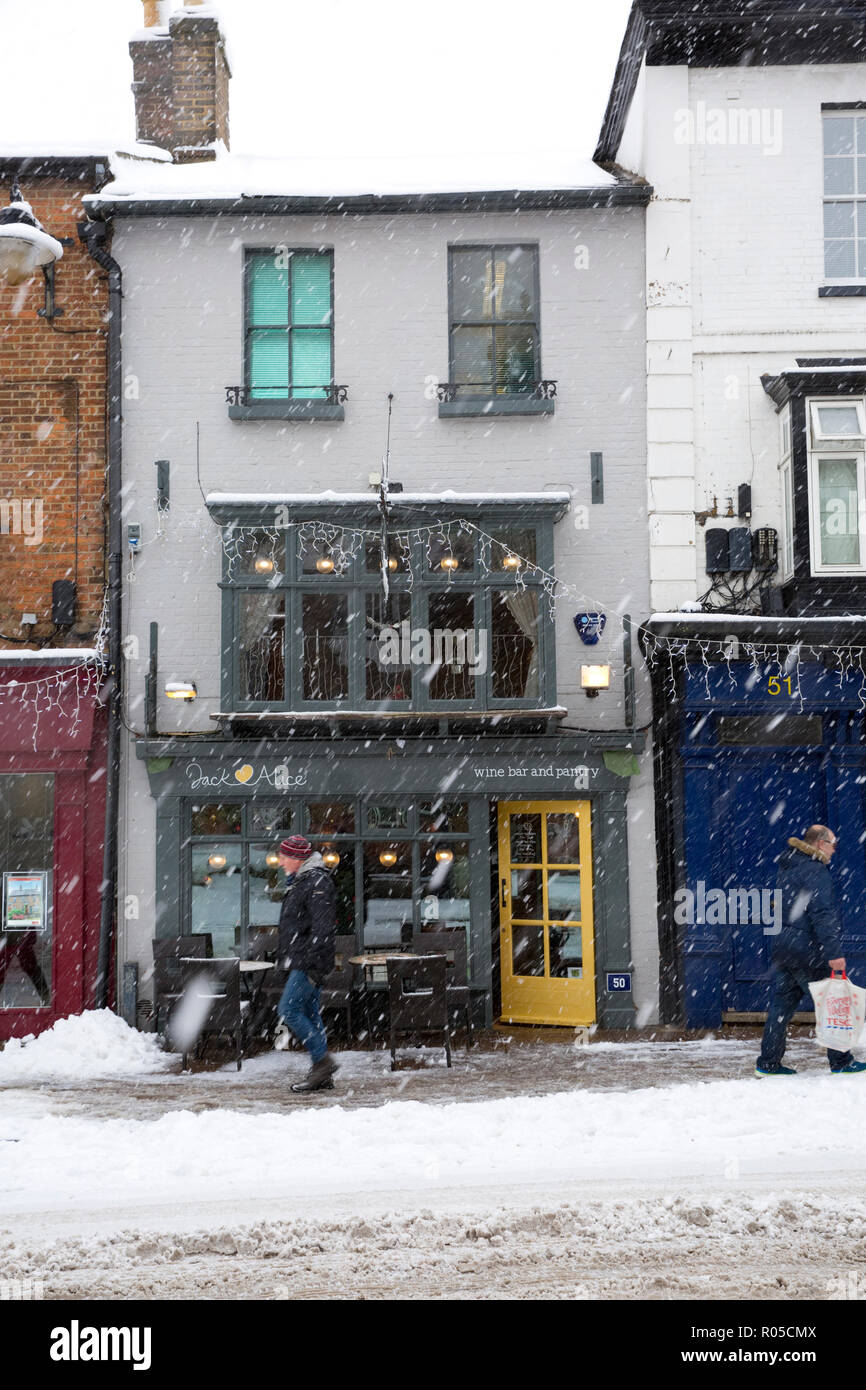 High street snow hi-res stock photography and images - Alamy