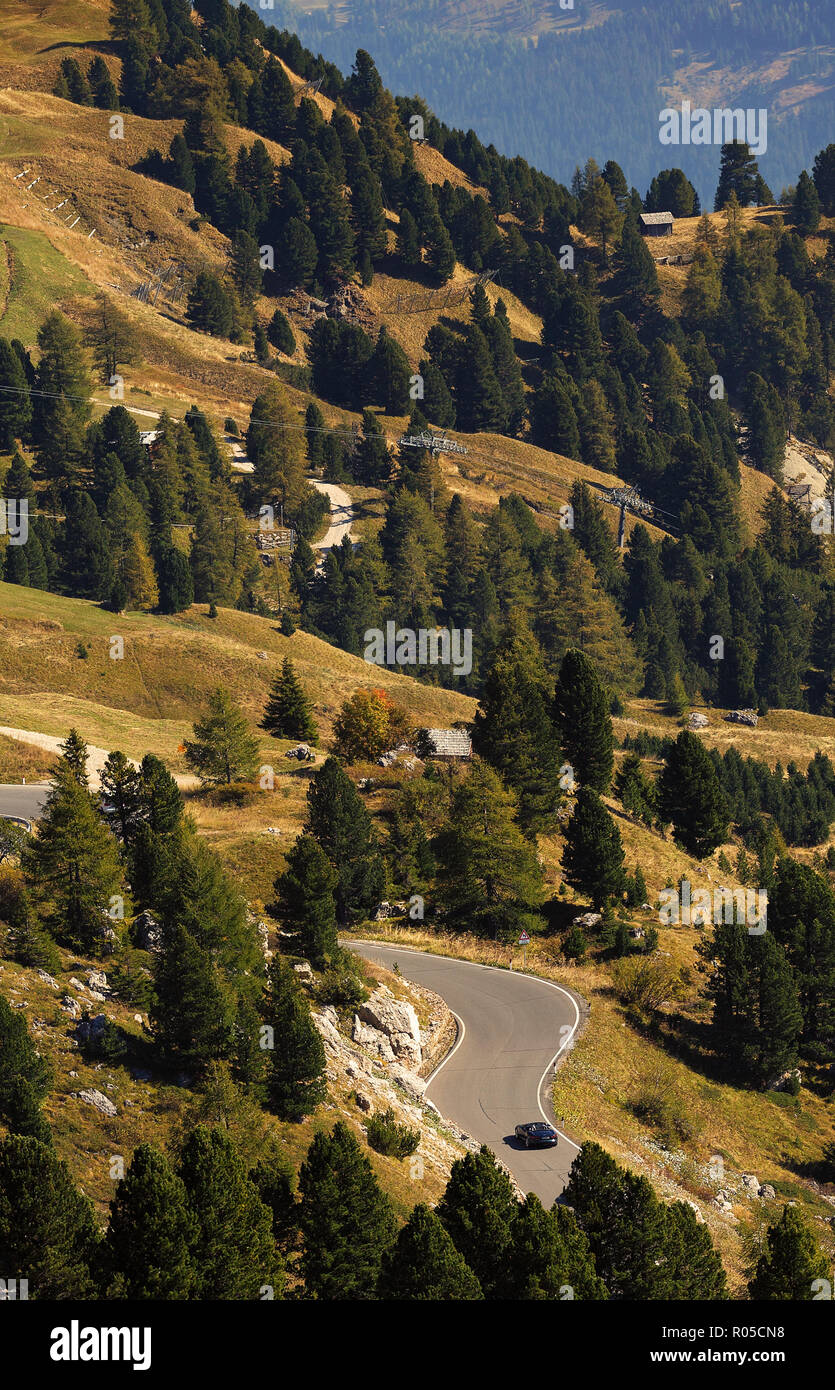 Beautiful landscape from Gardena Pass in Val Gardena region, Dolomites ...