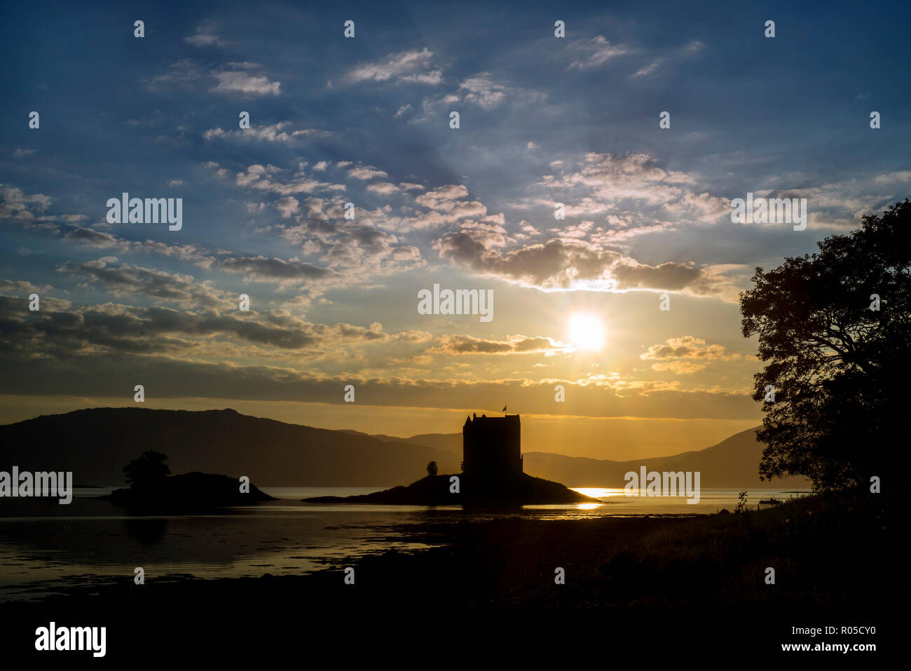 Castle Stalker, medieval four-story tower house / keep at sunset in ...