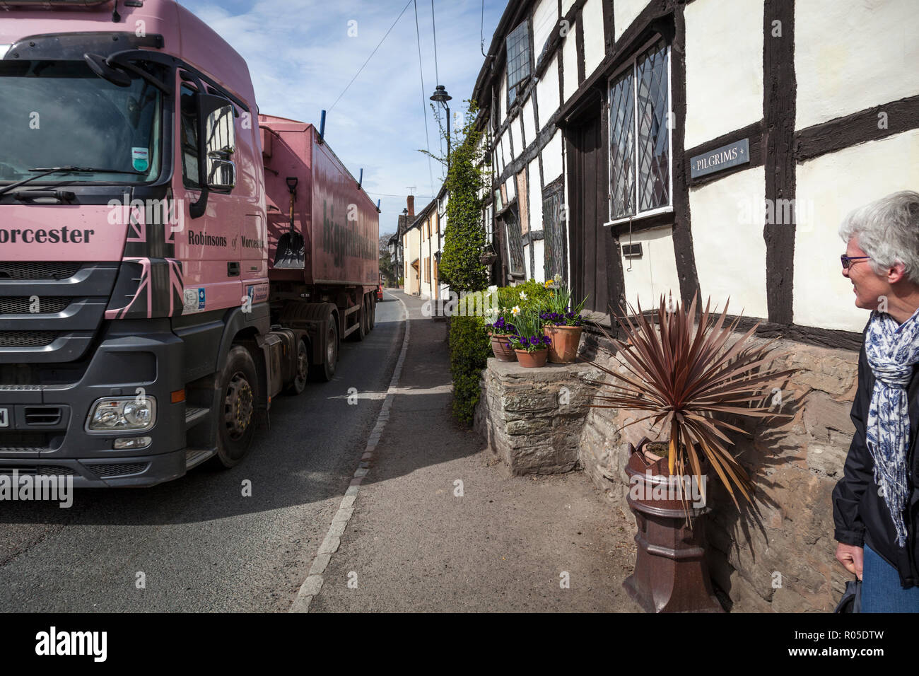 Articulated lorry europe hi-res stock photography and images - Alamy