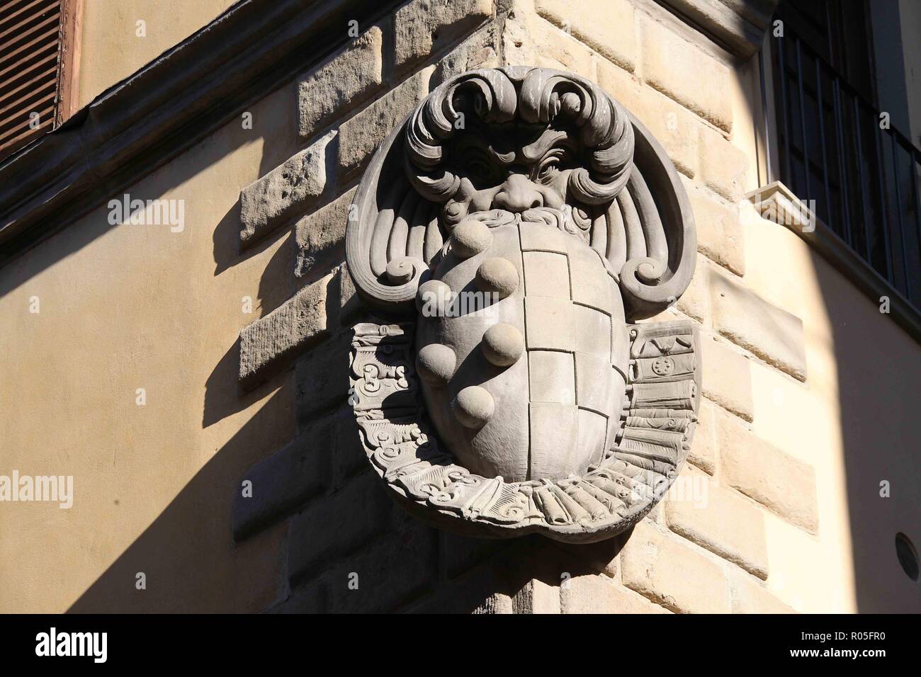 Medici family coat of arms hi-res stock photography and images - Alamy