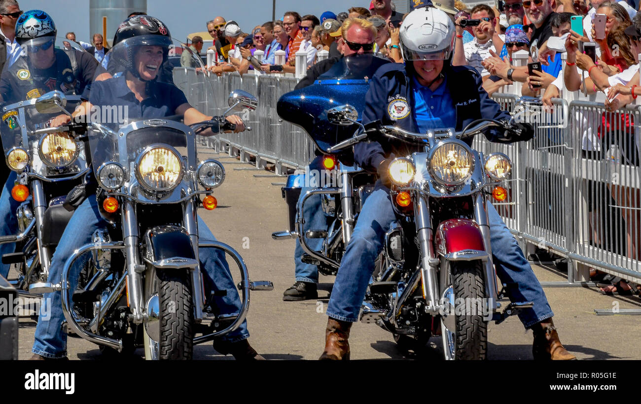 Riding a harley hi-res stock photography and images - Alamy