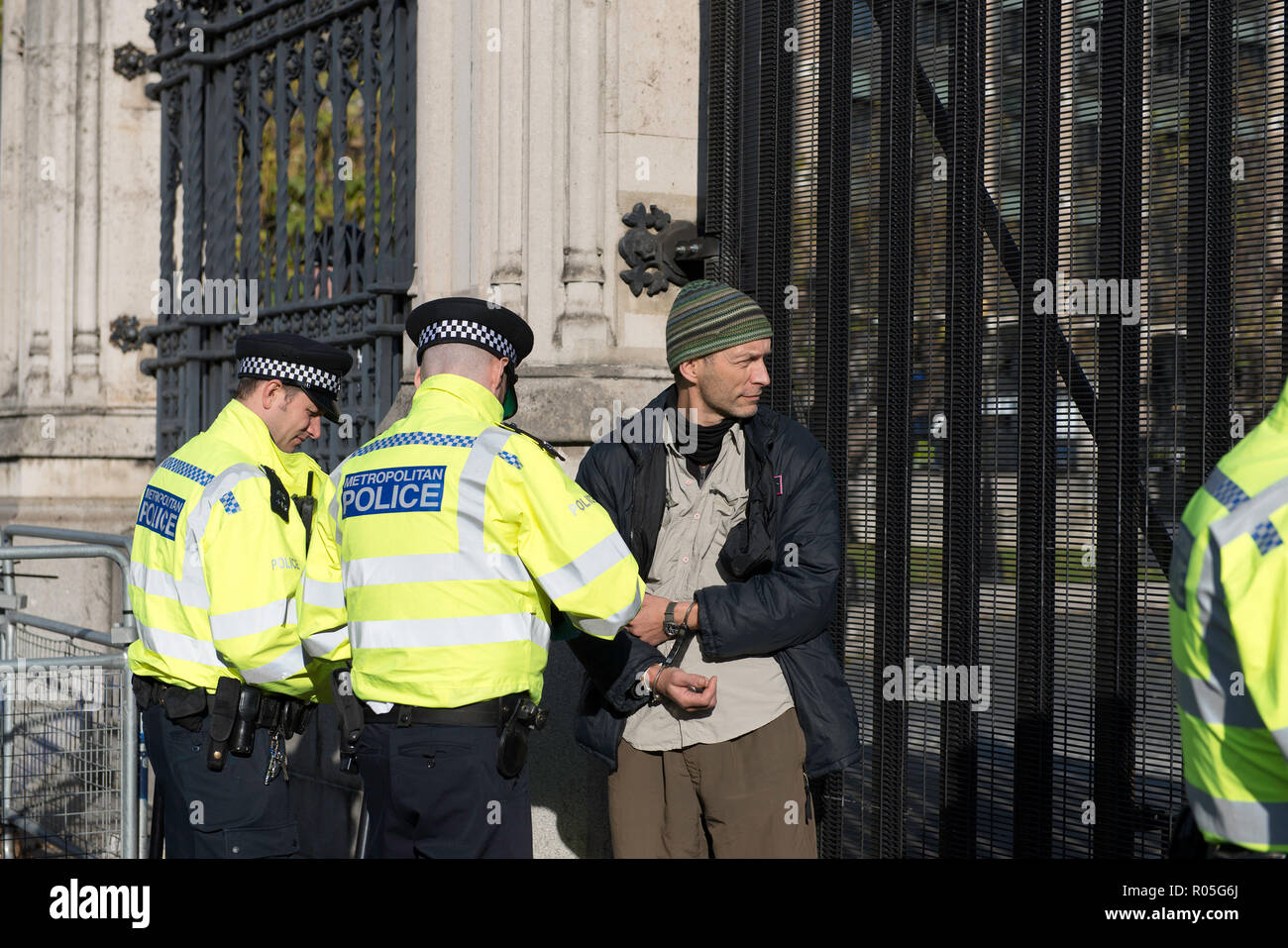 Civil disobedience arrest hi-res stock photography and images - Alamy