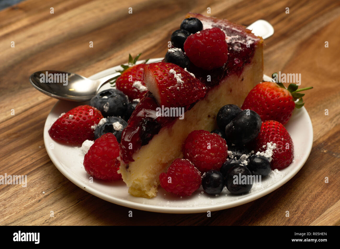 Baked cheesecake and berries Stock Photo - Alamy